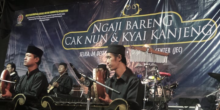 Tadabburan Bersama Cak Nun dan KiaiKanjeng • CakNun.com Tadabburan Bersama Cak Nun dan KiaiKanjeng • CakNun.com